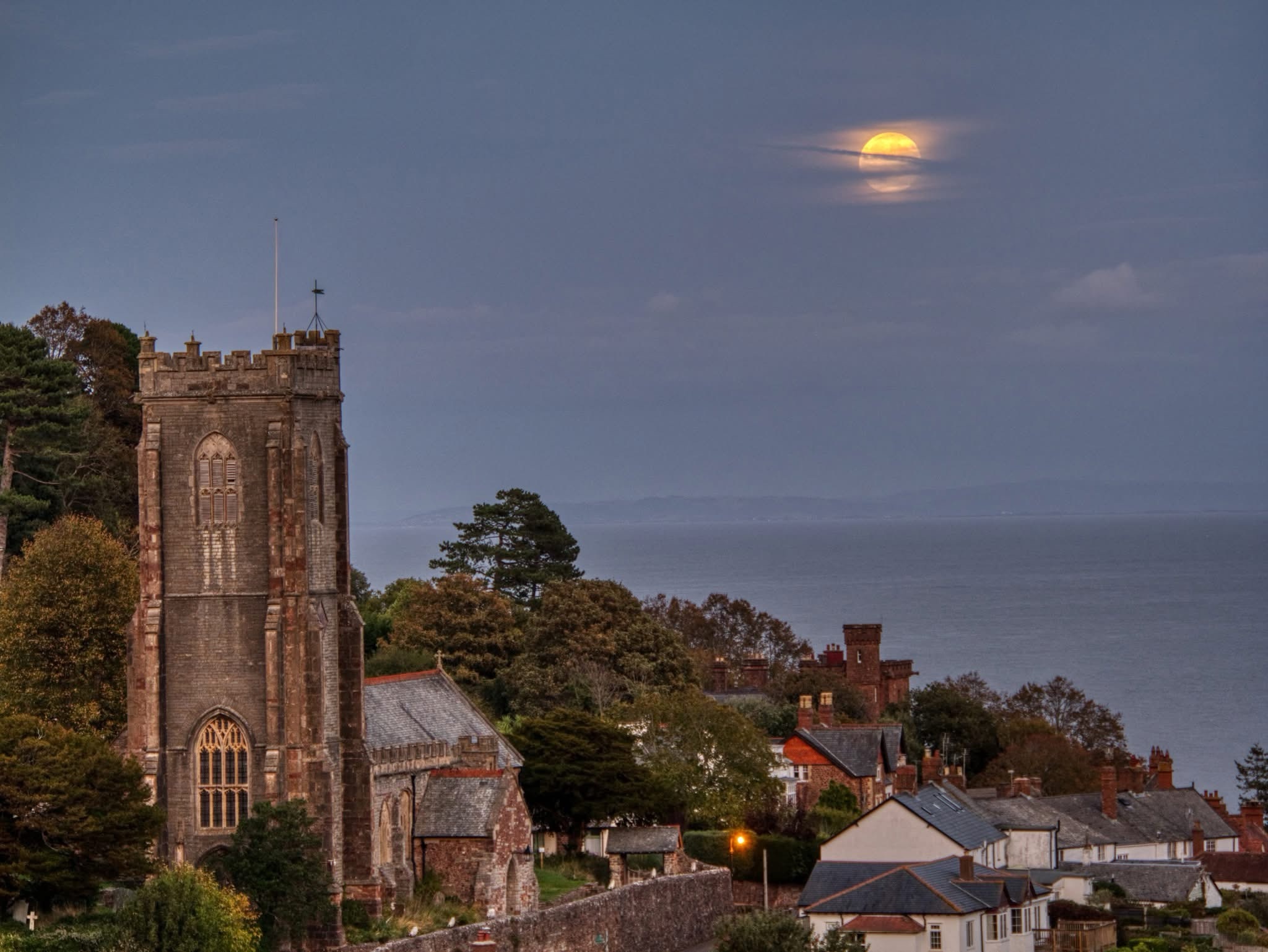 Harvest moon over Minehead – Exmoor 4 all